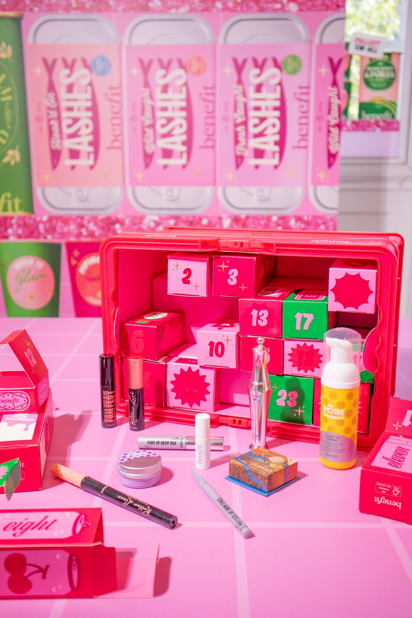 Makeup, Pore Care, & Beauty Services | Benefit Cosmetics