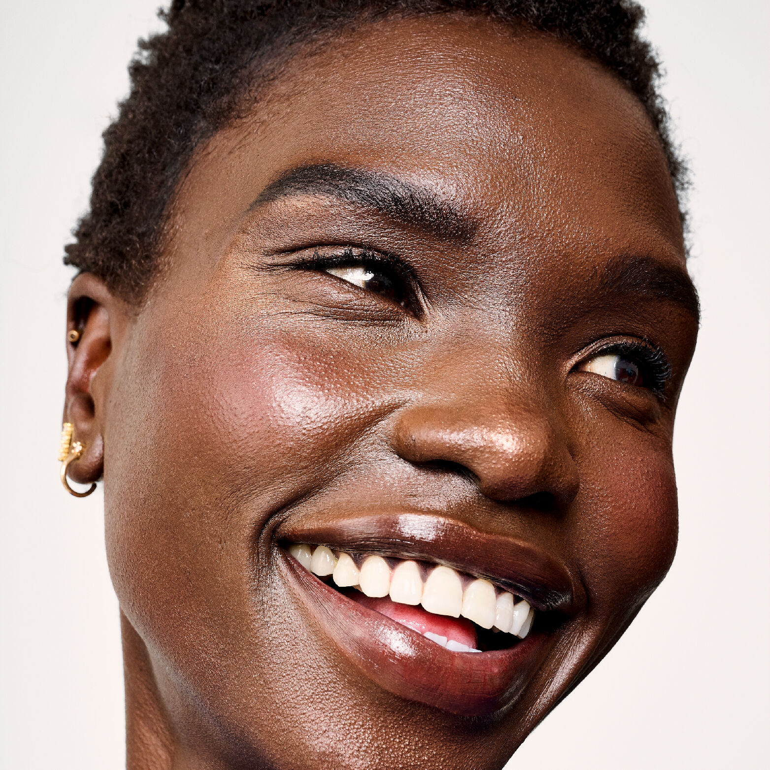 Makeup, Pore Care, & Beauty Services | Benefit Cosmetics